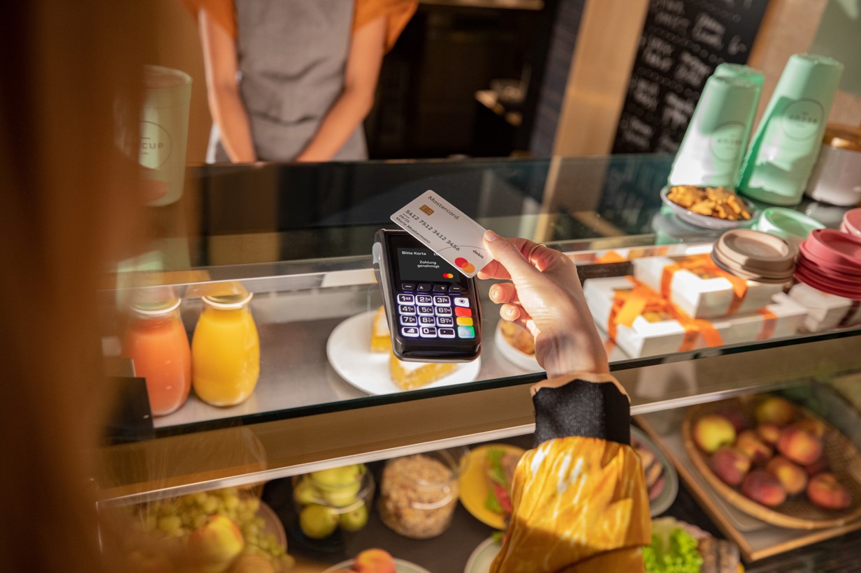 Die ec-Karte unserer Zeit: Maestro geht, Debit Mastercard kommt ...