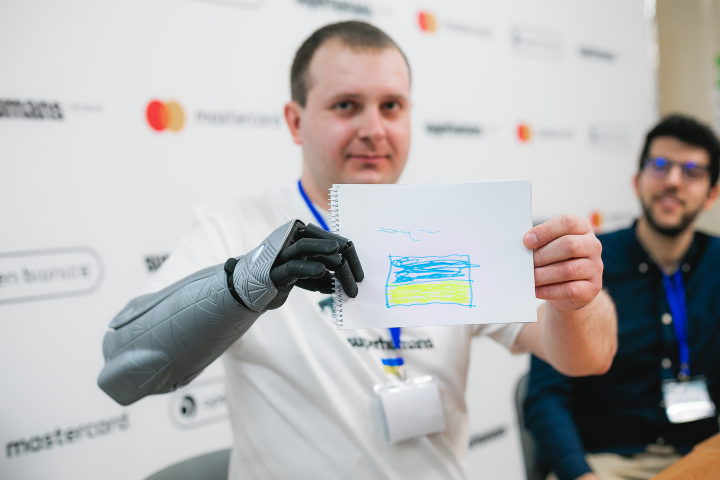 Superhumans Ukraine brings prosthetic limbs for veterans | Mastercard ...